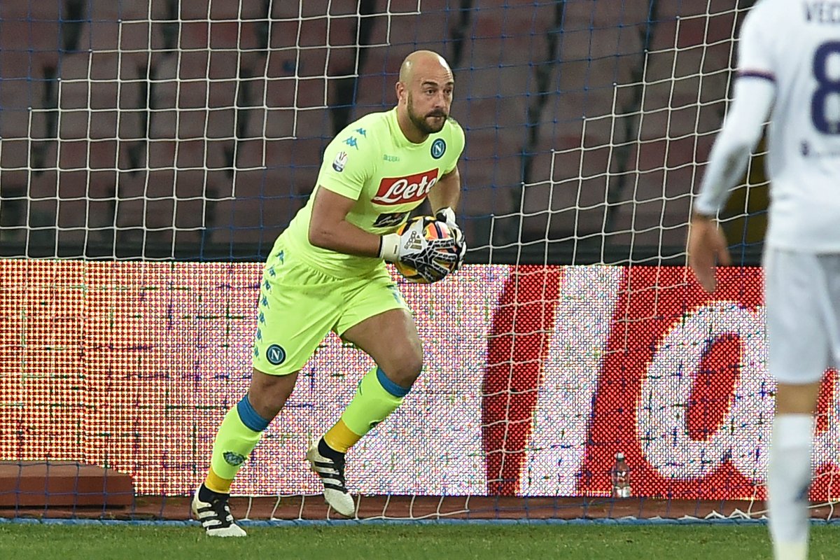 Papà Reina: “Pepe e De Laurentiis non devono comportarsi come bambini"