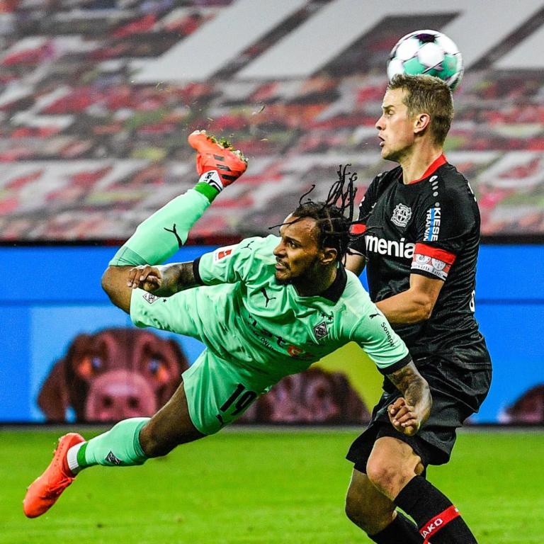 Che gol di Lazaro: tacco al volo e mossa dello scorpione