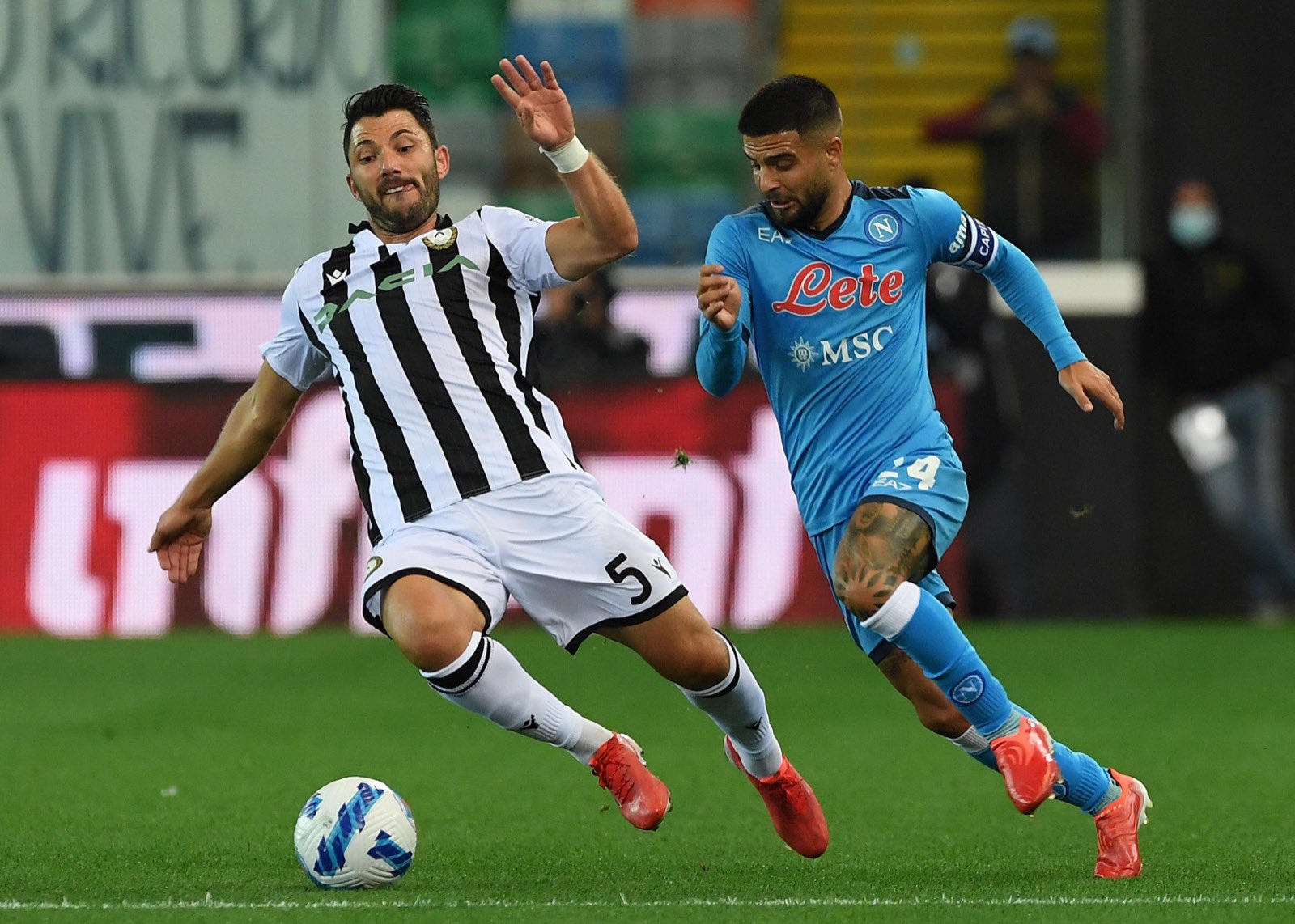 Insigne: "Piedi per terra. Dobbiamo restare umili. Ora è inutile ...