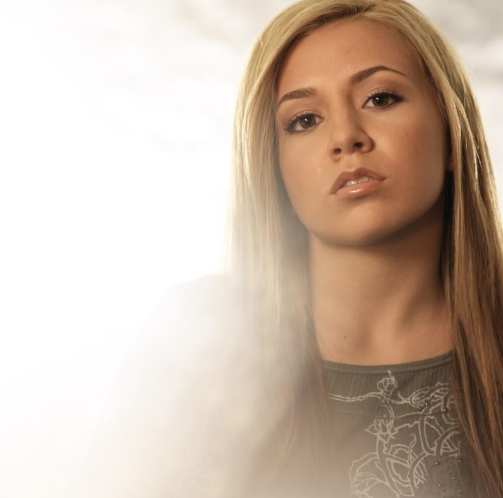 Ava Max irriconoscibile nelle foto del 2006, quando cantava con il nome ...