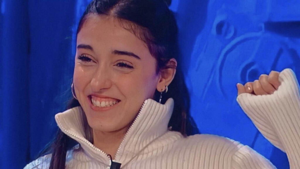 Giulia Stabile risponde con un video a chi dice che ha la risata ...