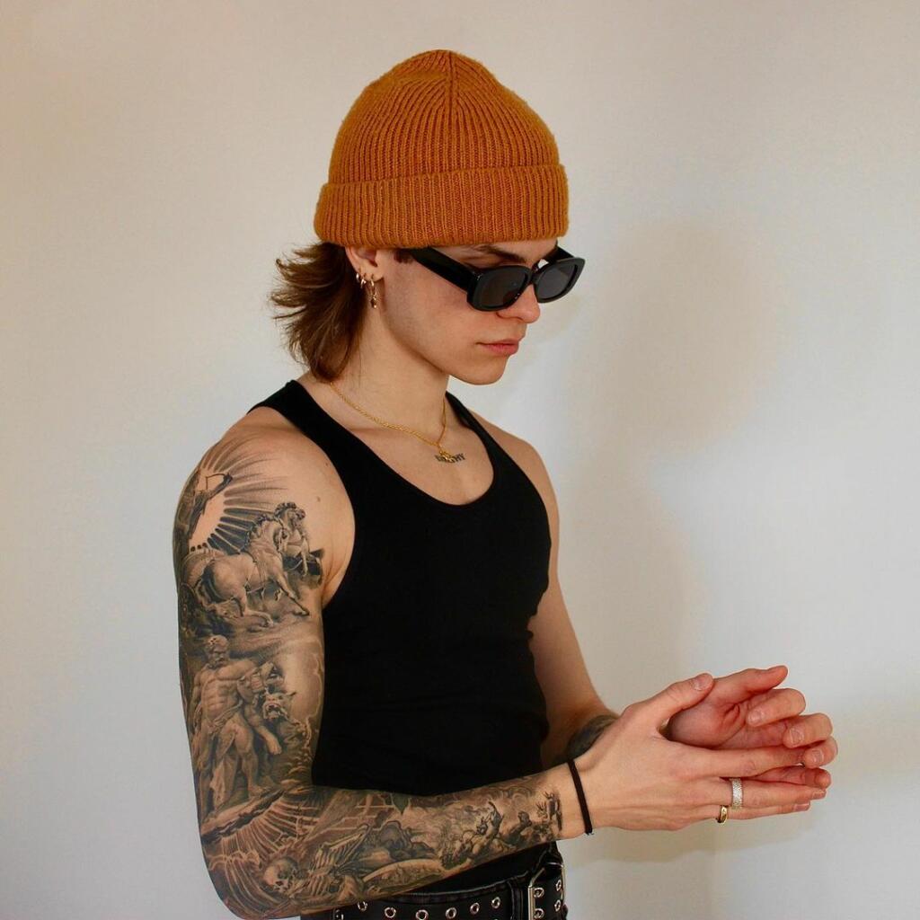 Matthew, chi è il nuovo cantante di Amici voluto da Zerbi e Pettinelli