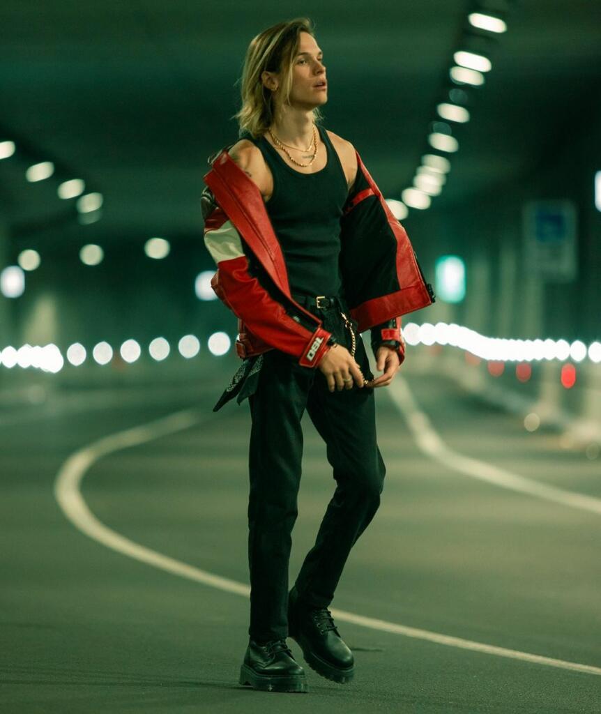 Matthew, chi è il nuovo cantante di Amici voluto da Zerbi e Pettinelli