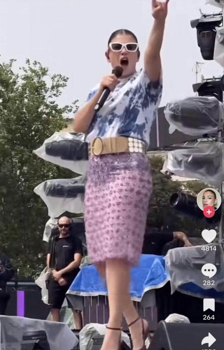 Emma: "Non sono arrivata a 40 anni per farmi dire come mi devo vestire"