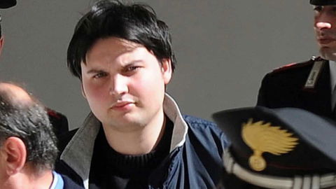 Garlasco, Corona circondato dai giornalisti: tutti gli aggiornamenti