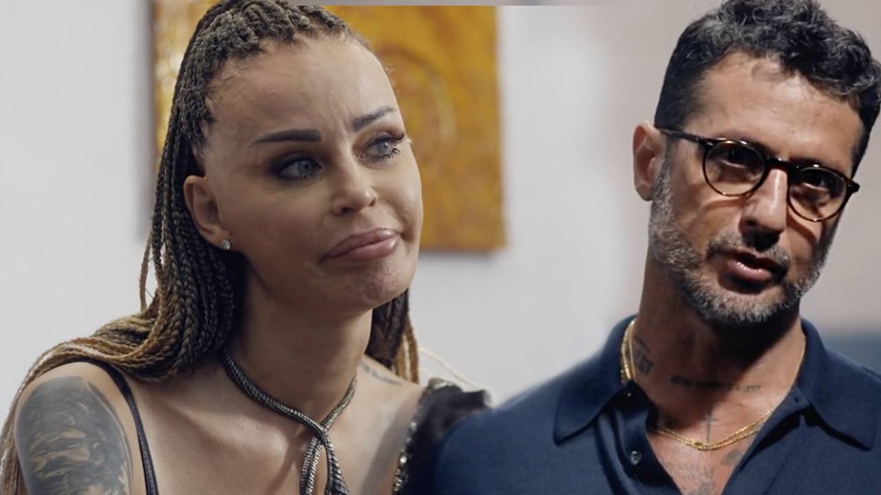 Nina Moric distrutta dalle rivelazioni private di Corona nella serie