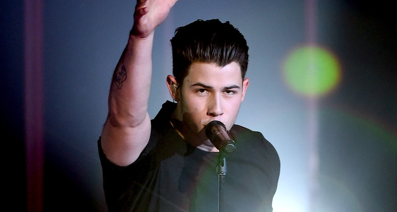 Chains (Wynwood) - il nuovo video di Nick Jonas | Archivio Biccy.it