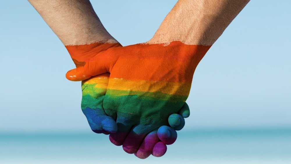 Giornata contro l'omofobia: essere gay in Italia (e nel mondo) non è ...