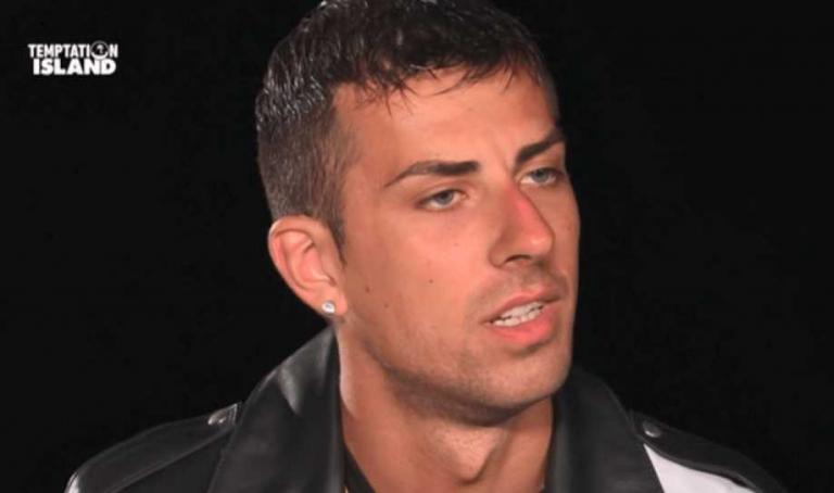 Massimo Colantoni si fa un tatuaggio super trash dedicato a Temptation ...