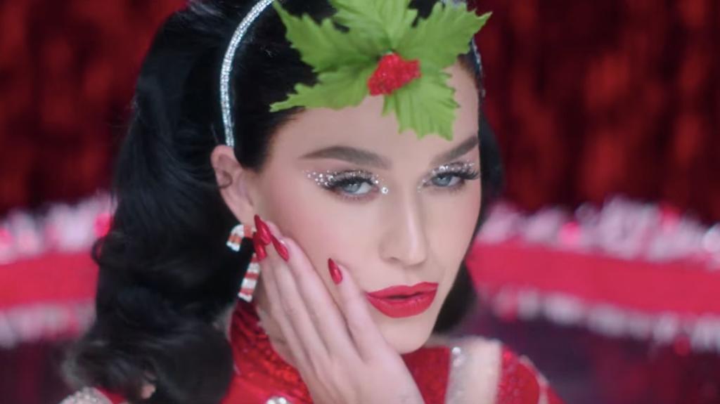 Katy Perry: ecco il video del suo singolo natalizio, Cozy Little ...