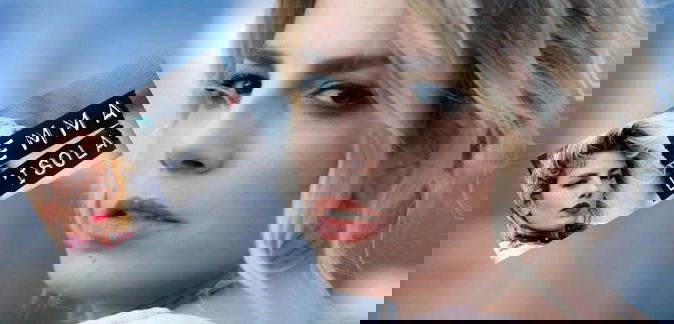 Emma Lisola è Il Nuovo Singolo Video La Marrone Torna Con Una
