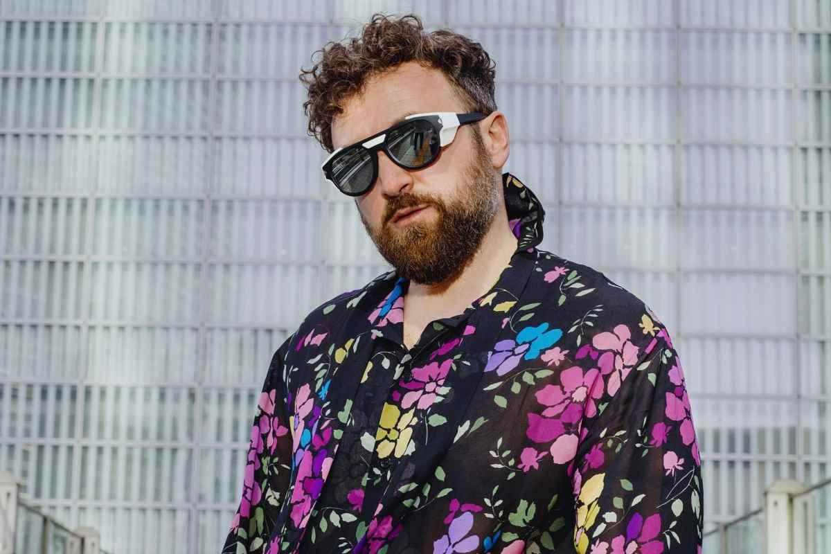 Ecco perché Dargen D’Amico porta sempre gli occhiali da sole