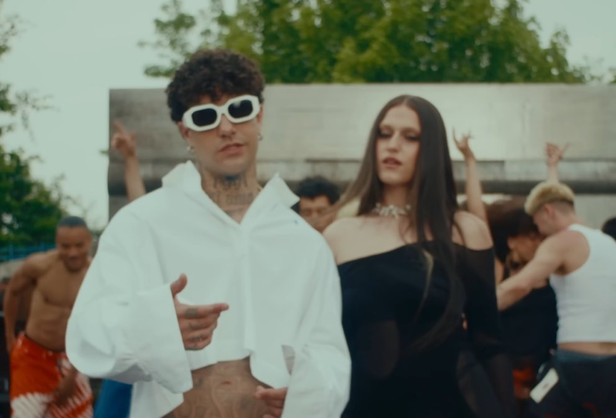 Gaia Gozzi parla di "scopamicizia" con un donna e cita il “dito” di ...