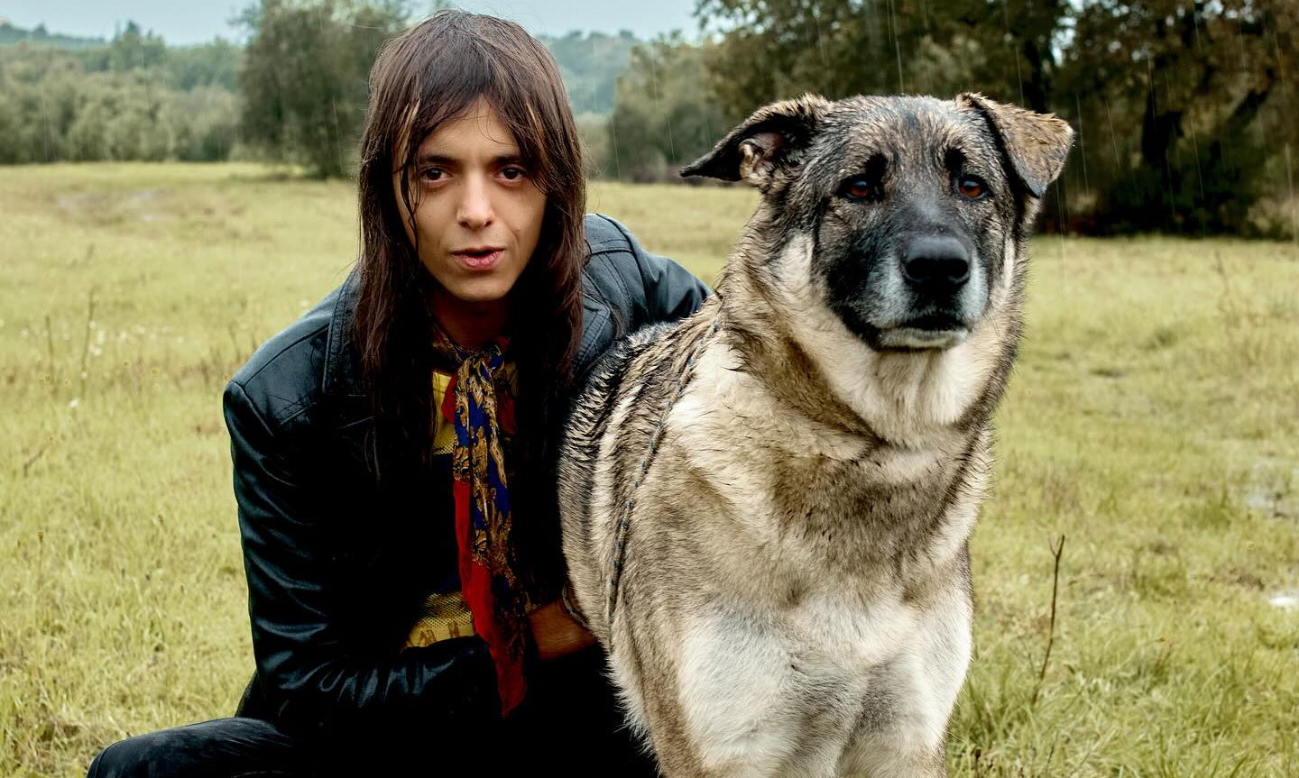 Lucio Corsi è fidanzato? Vita privata sul Big di Sanremo 2025