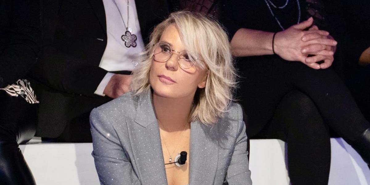 C'è Posta per Te: cast La Forza di una Donna entra con la sigla di ...