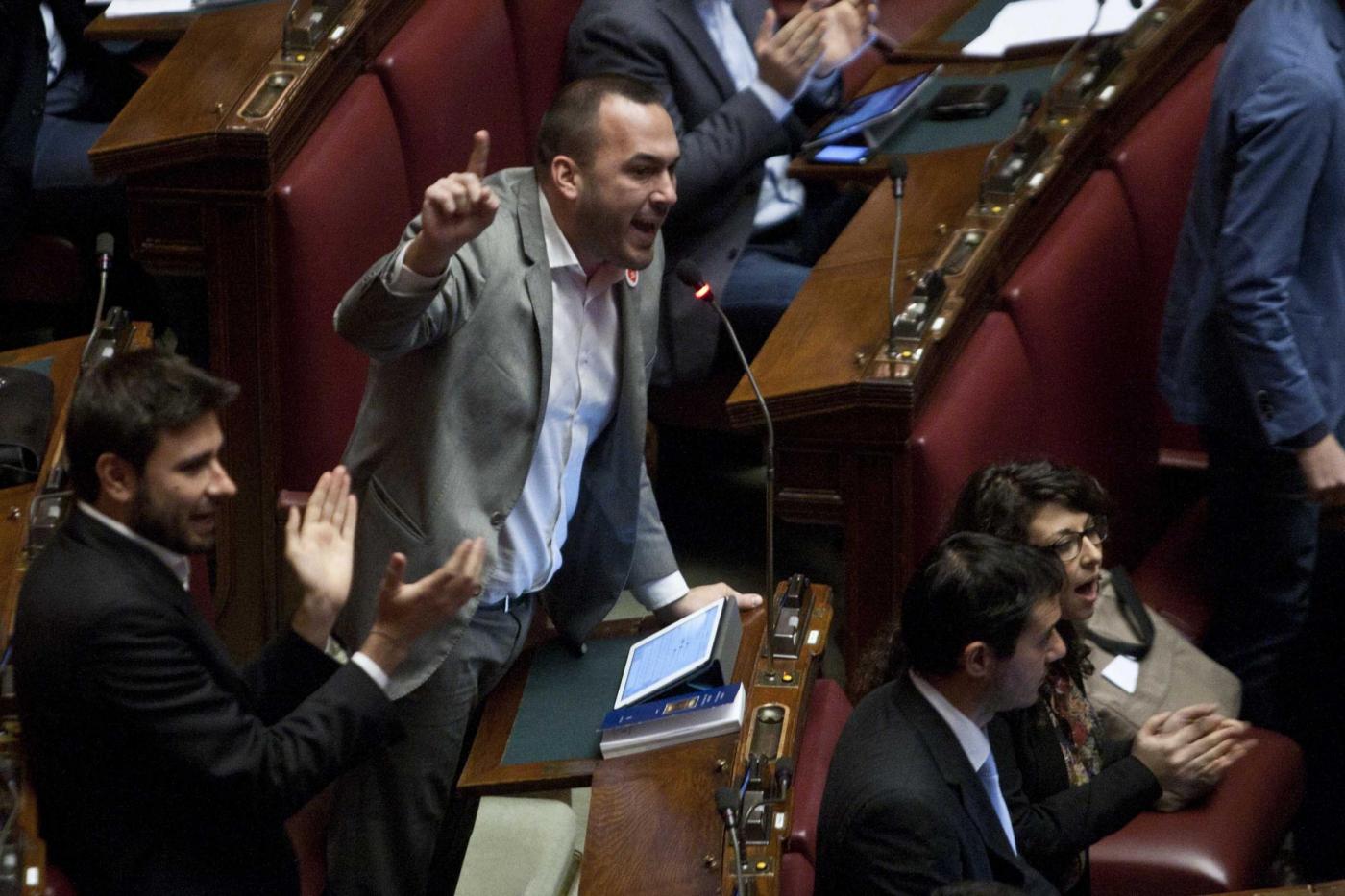 Manlio Di Stefano, Grillo e il difficile rapporto con l'immigrazione a ...