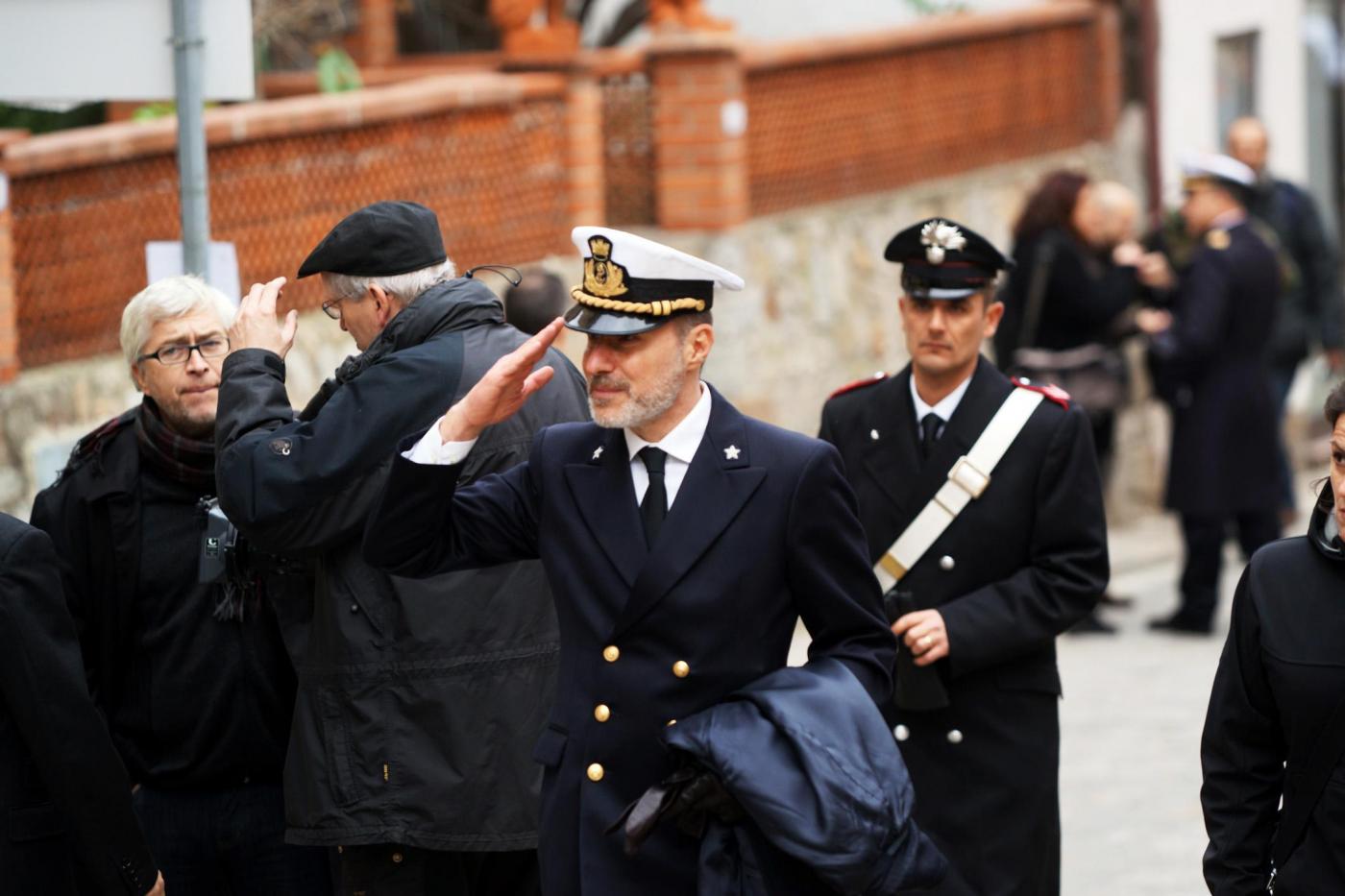 Gregorio De Falco M5S, le critiche delle famiglie delle vittime Costa ...