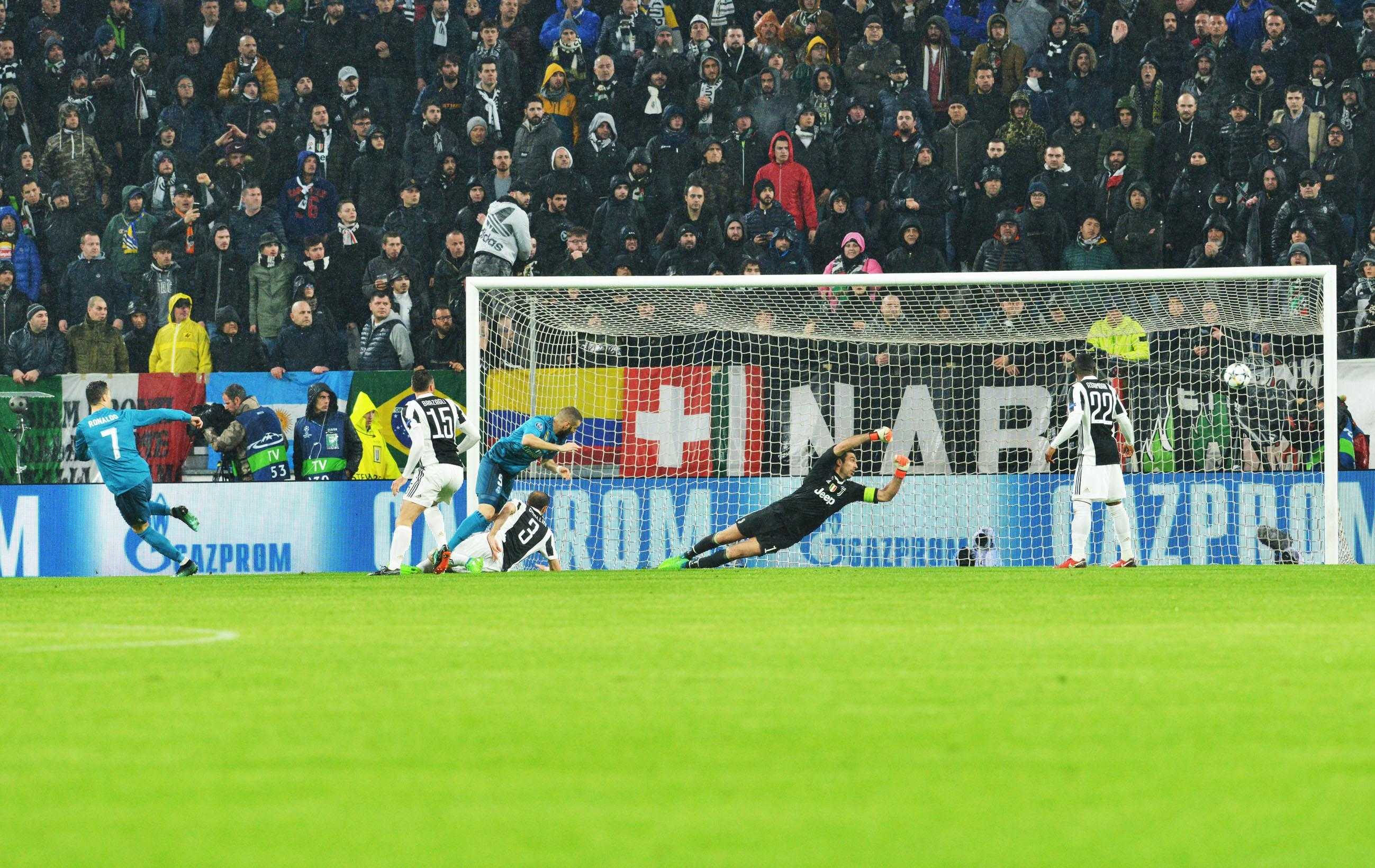 Rovesciata Cristiano Ronaldo all'Allianz Stadium che applaude | VIDEO