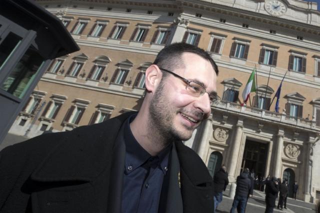 «Mattarella mi fa schifo»: indagato per vilipendio il deputato leghista ...