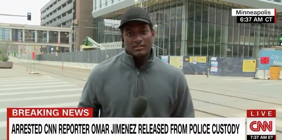 Omar Jimenez, chi è il giornalista nero arrestato a Minneapolis