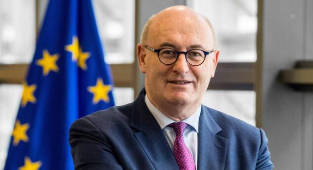 Il Commissario UE Phil Hogan si dimette dopo aver violato le regole ...