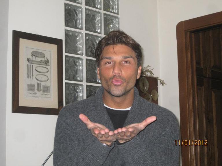 Giovanni Conversano sfoggia un nuovo look: foto | Isa e Chia