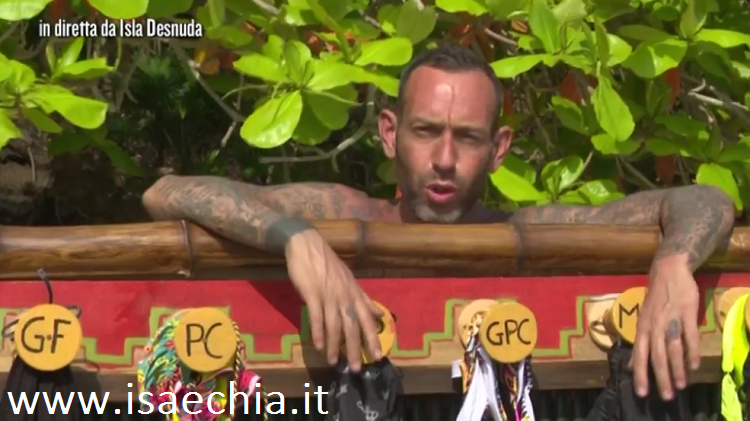 'L'Isola dei Famosi 11', Matteo Cambi si ritira (video) | Isa e Chia