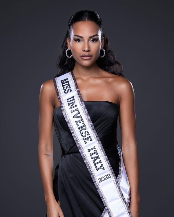 Miss Universe Italy 2022 è l'ex corteggiatrice Virginia Stablum!