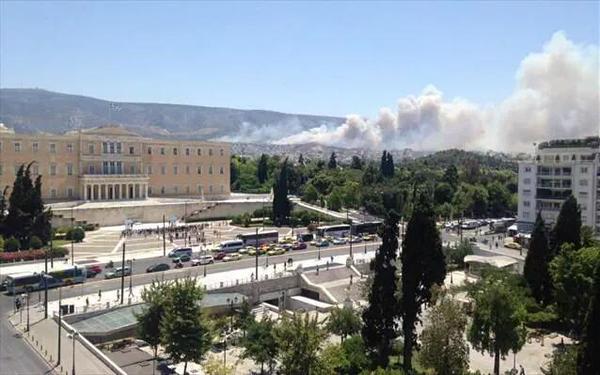 L'incendio ad Atene e nel Peloponneso | NextQuotidiano