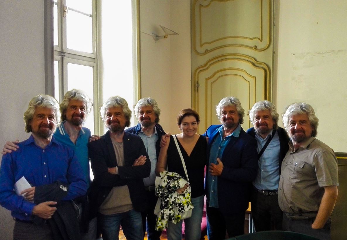 La scomparsa della consigliera dalla foto ricordo del gruppo M5S in ...