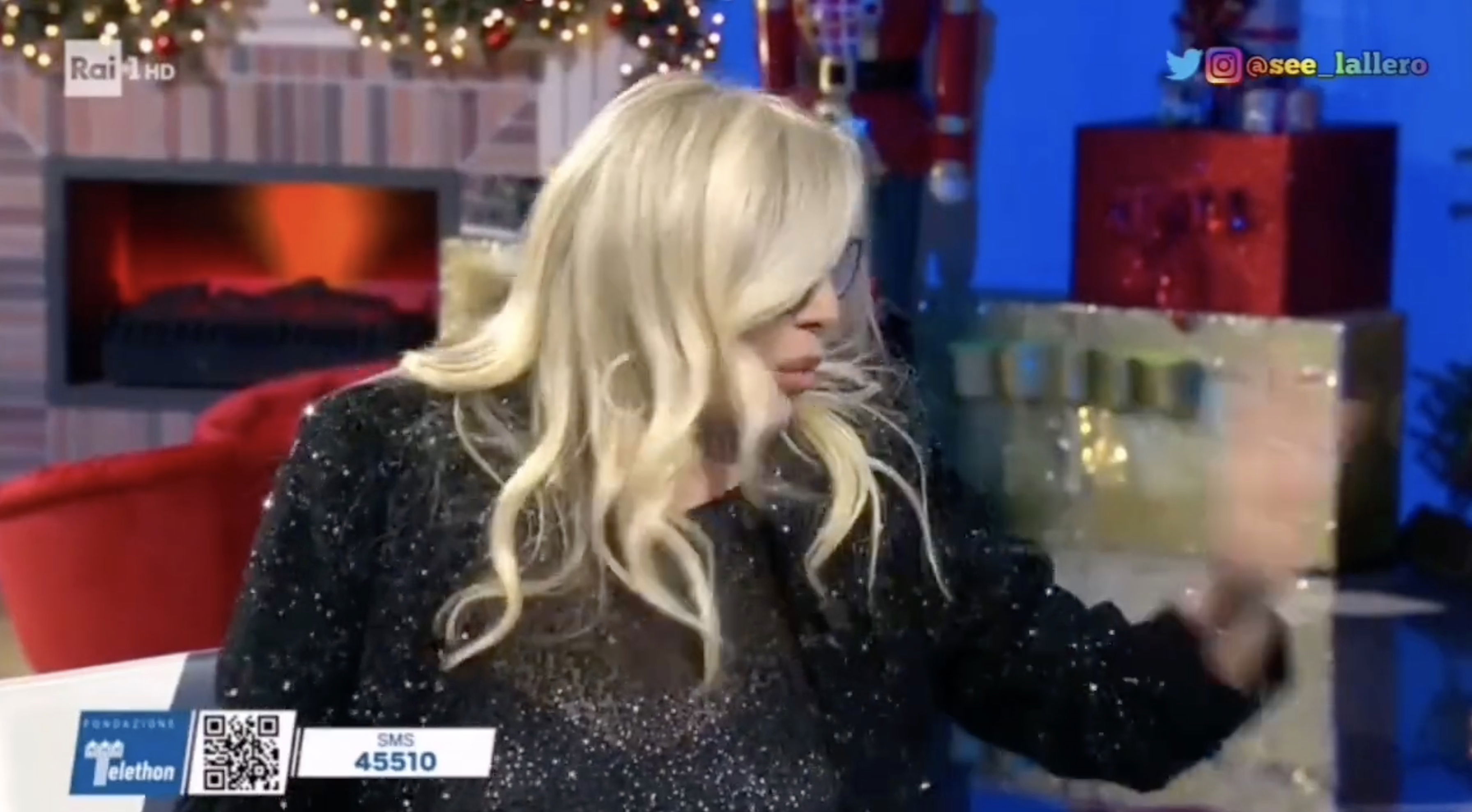 Mara Venier e il pasticcio in studio sulla canzone di Carl Brave | VIDEO