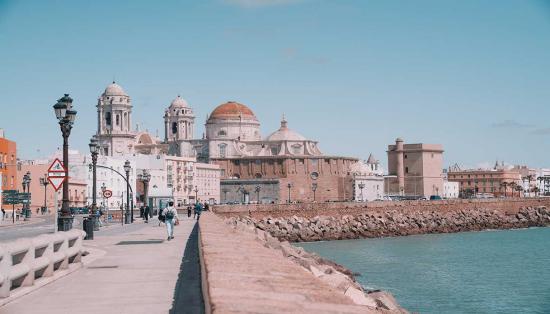 Viaggiare da soli a Cadice: cosa fare in un weekend