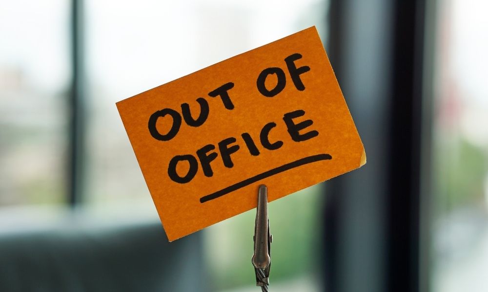Out of Office: come impostarlo e cosa scrivere - Gayly Planet